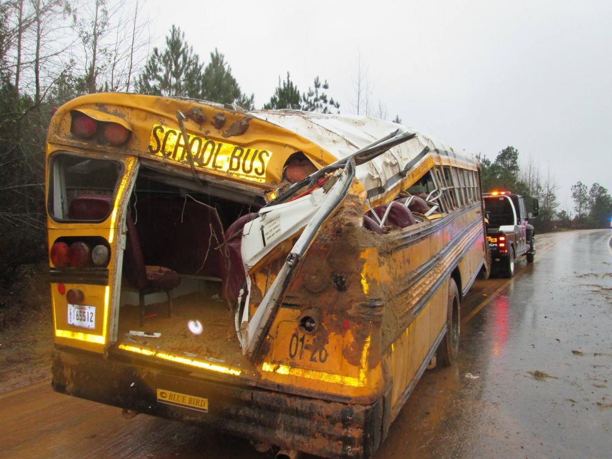 11 kids hurt in school bus wreck